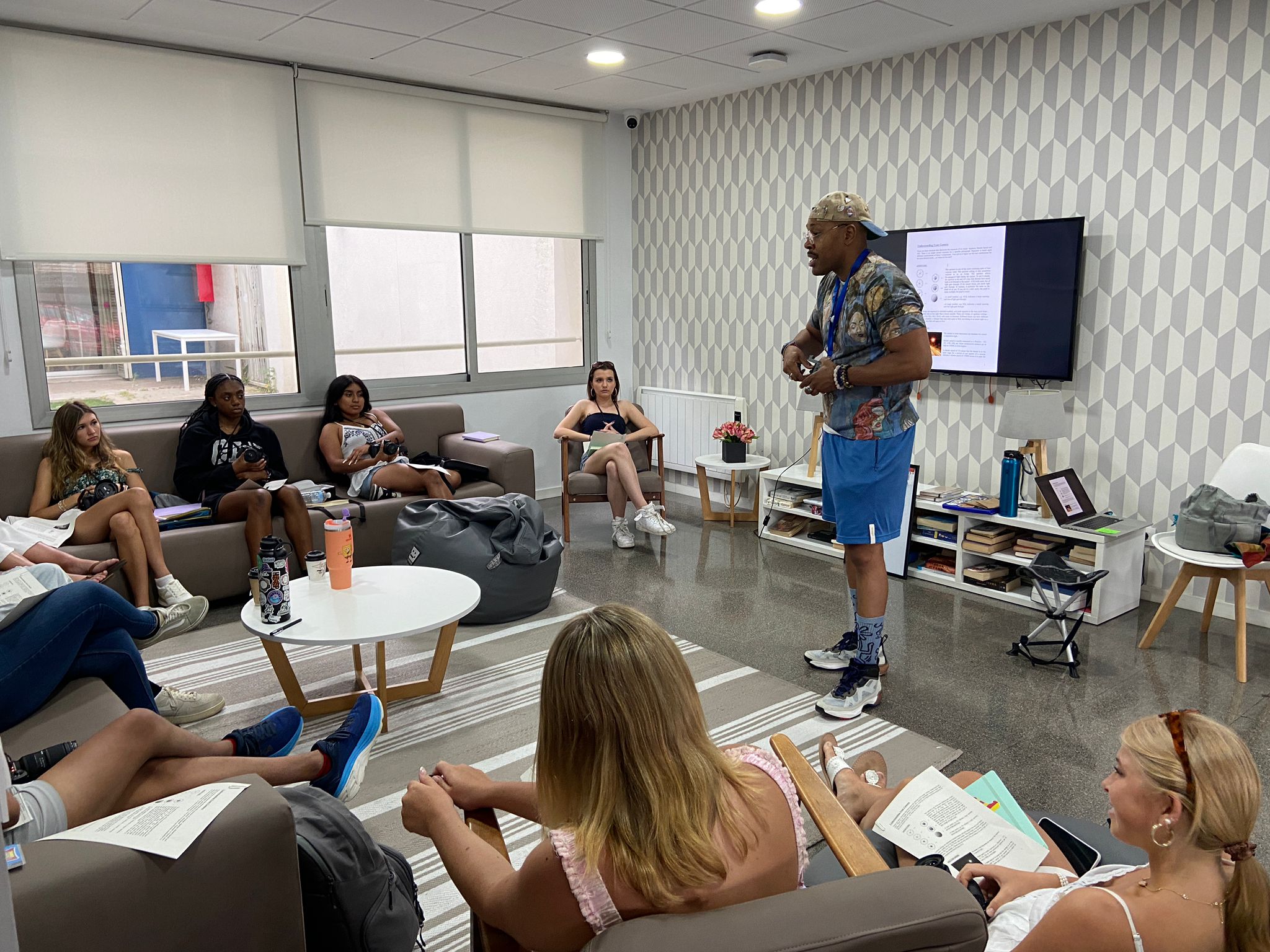 Capturing the moment in Photo Class! – Pre-College Barcelona